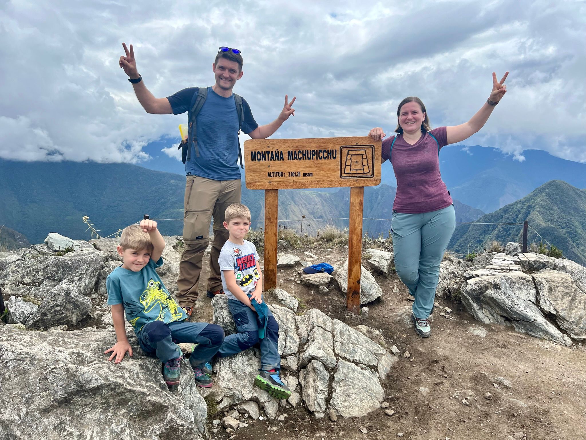 Double Fun with Twins: un an prin lume cu gemenii de 5 ani – Hai Departe